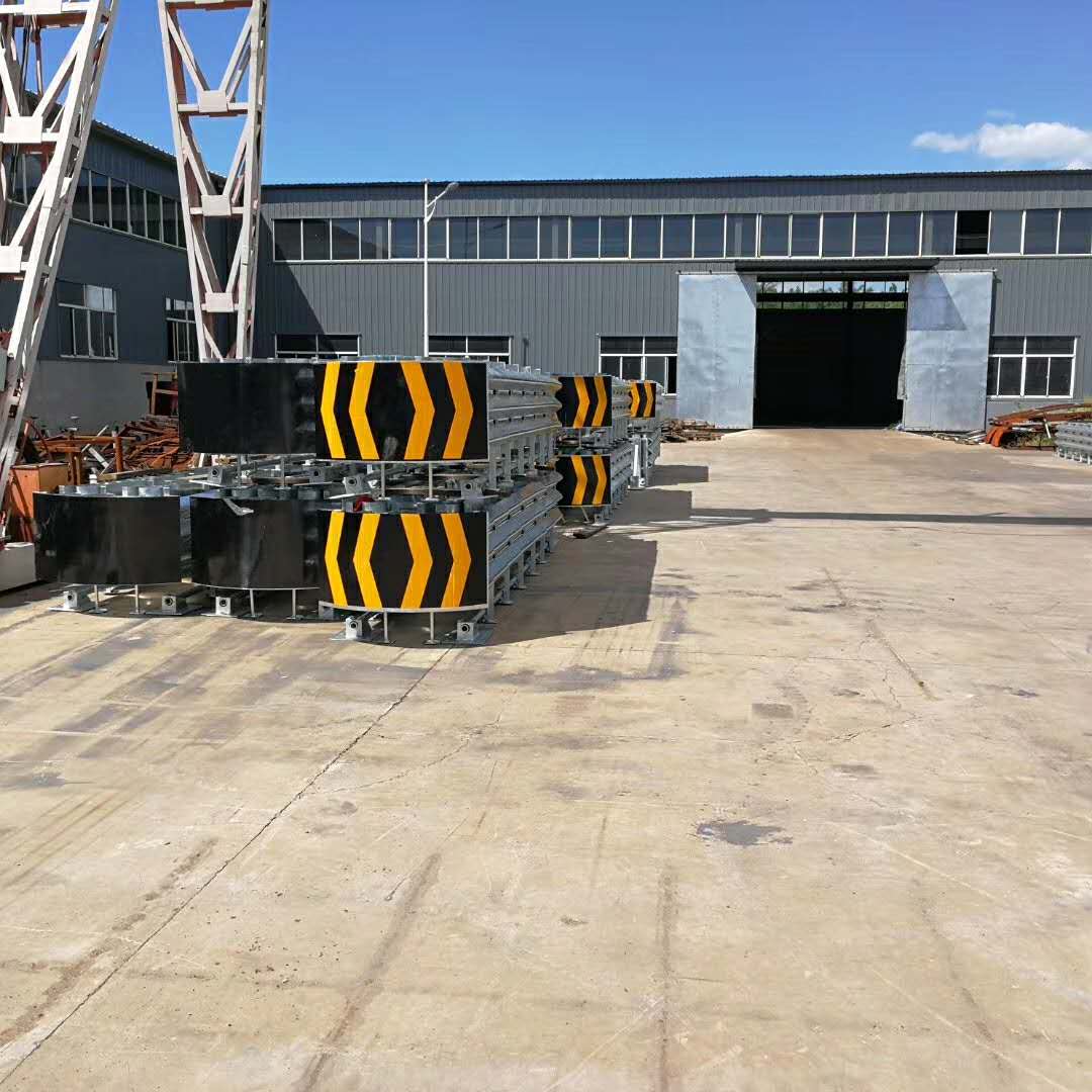 高速公路防撞垫 TA/TB/TS级可导向防撞垫 车辆减速缓冲垫 产品关键词:减速防撞垫;可导向防撞垫;ta可导向防撞垫价格;ts防撞缓冲垫