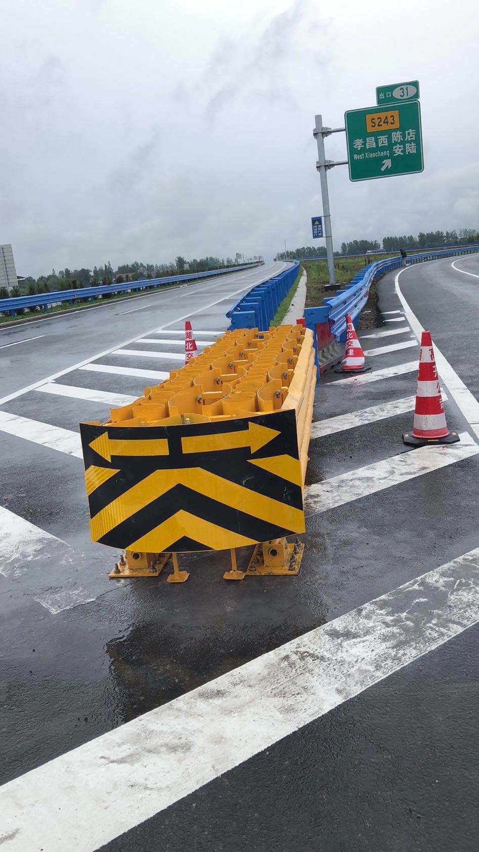 高速公路防撞垫 TA/TB/TS级可导向防撞垫 车辆减速缓冲垫